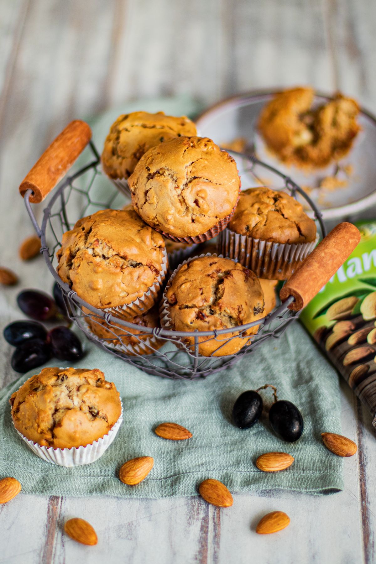 Salted Caramel Muffins mit Mandeln und Sultanas | Rezept | Kitchen Stories