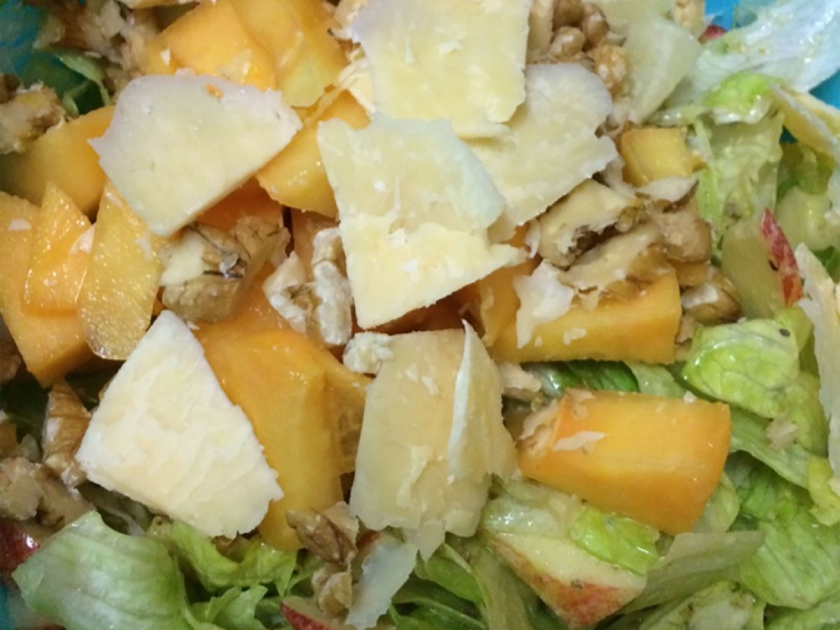 Papaya, apple, and walnut salad | Recipe | Kitchen Stories