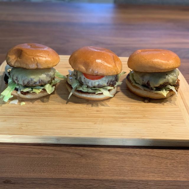 Chili Cheese Smashburger | Rezept | Kitchen Stories