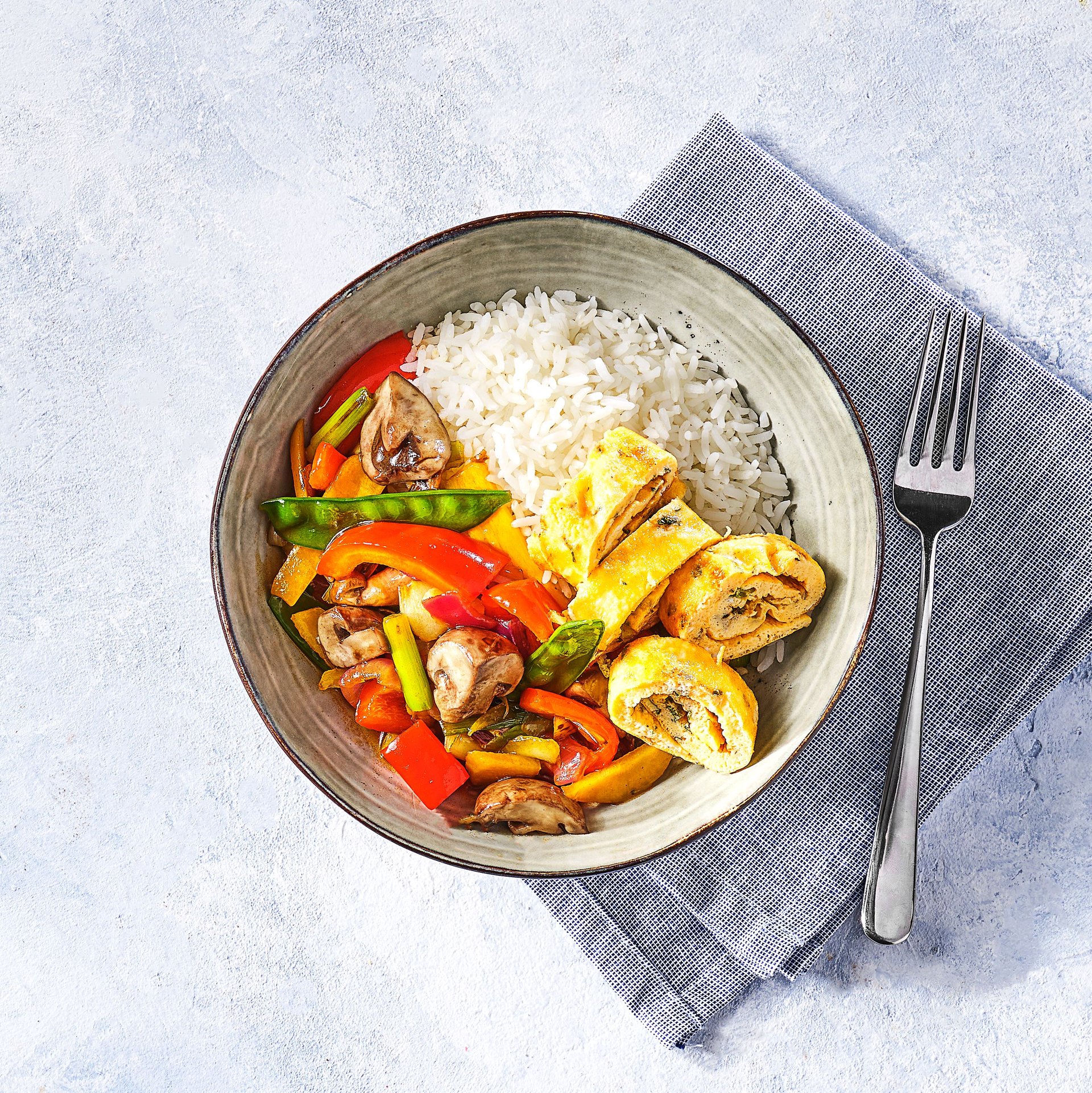 Japanisches Wokgericht mit Omelett | Rezept | Kitchen Stories