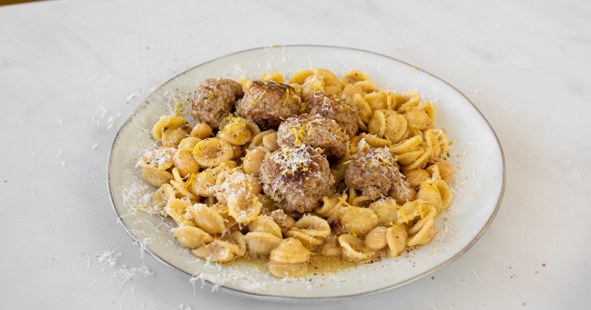 Christian's one-pot pasta with meatballs | Recipe | Kitchen Stories