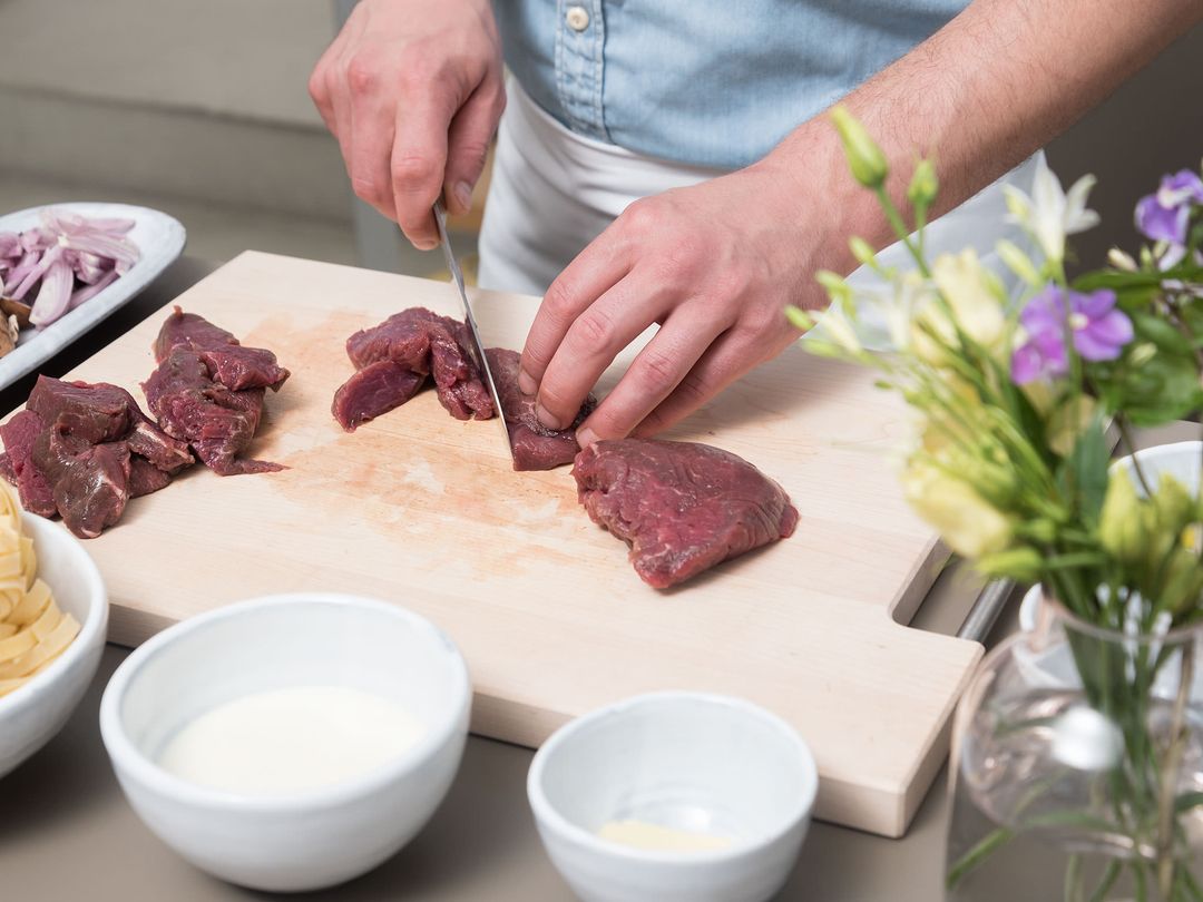 Tagliatelle with beef and creamy pepper sauce | Recipe | Kitchen Stories