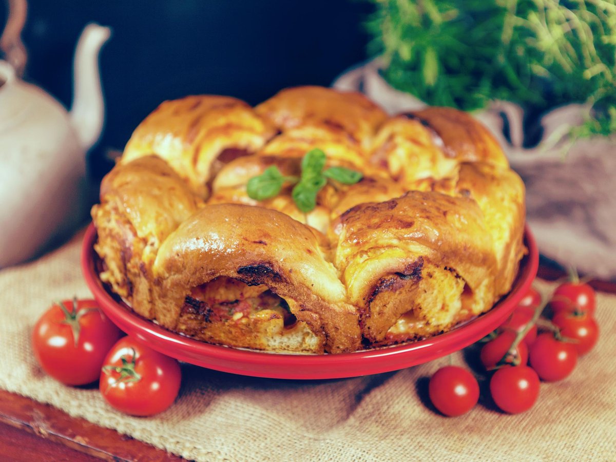 Mozzarella tomato twist | Recipe | Kitchen Stories