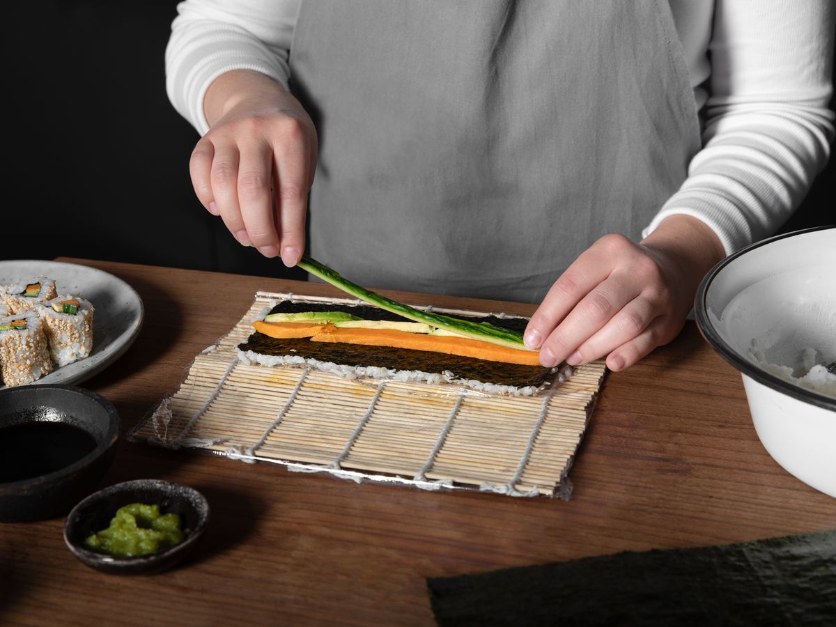 Uramaki sushi (Inside out rolls) | Recipe | Kitchen Stories