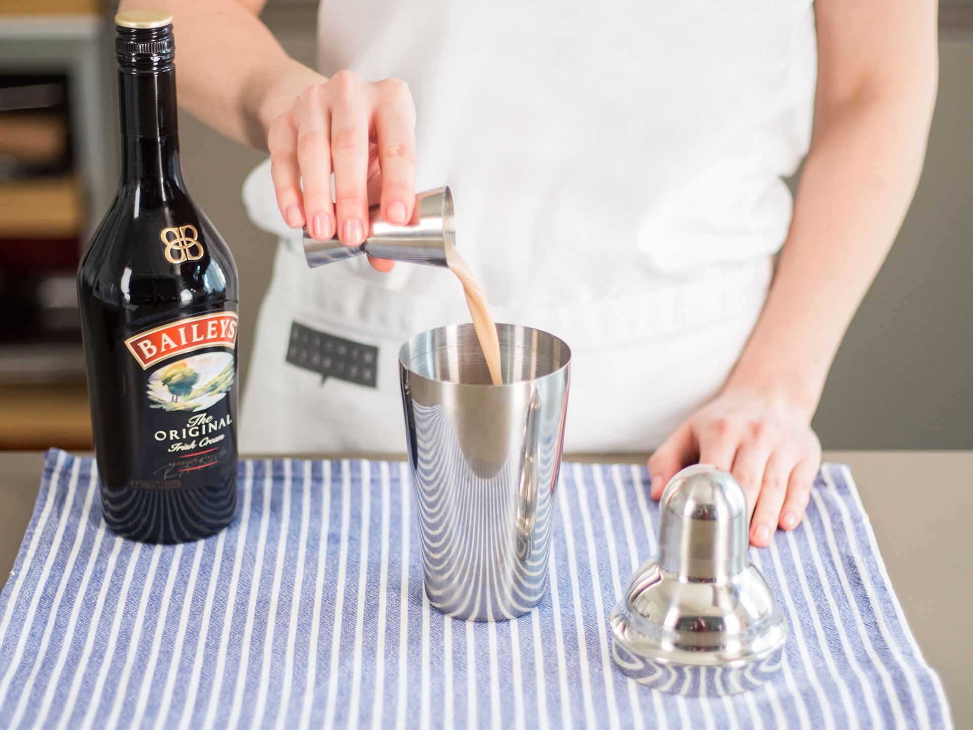 Flat white martini | Recipe | Kitchen Stories