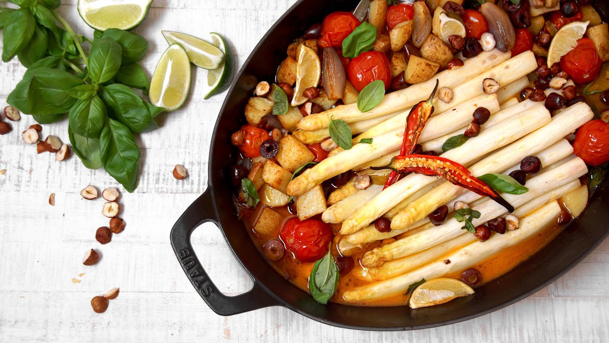 Roasted white asparagus with spring vegetables | Recipe | Kitchen Stories