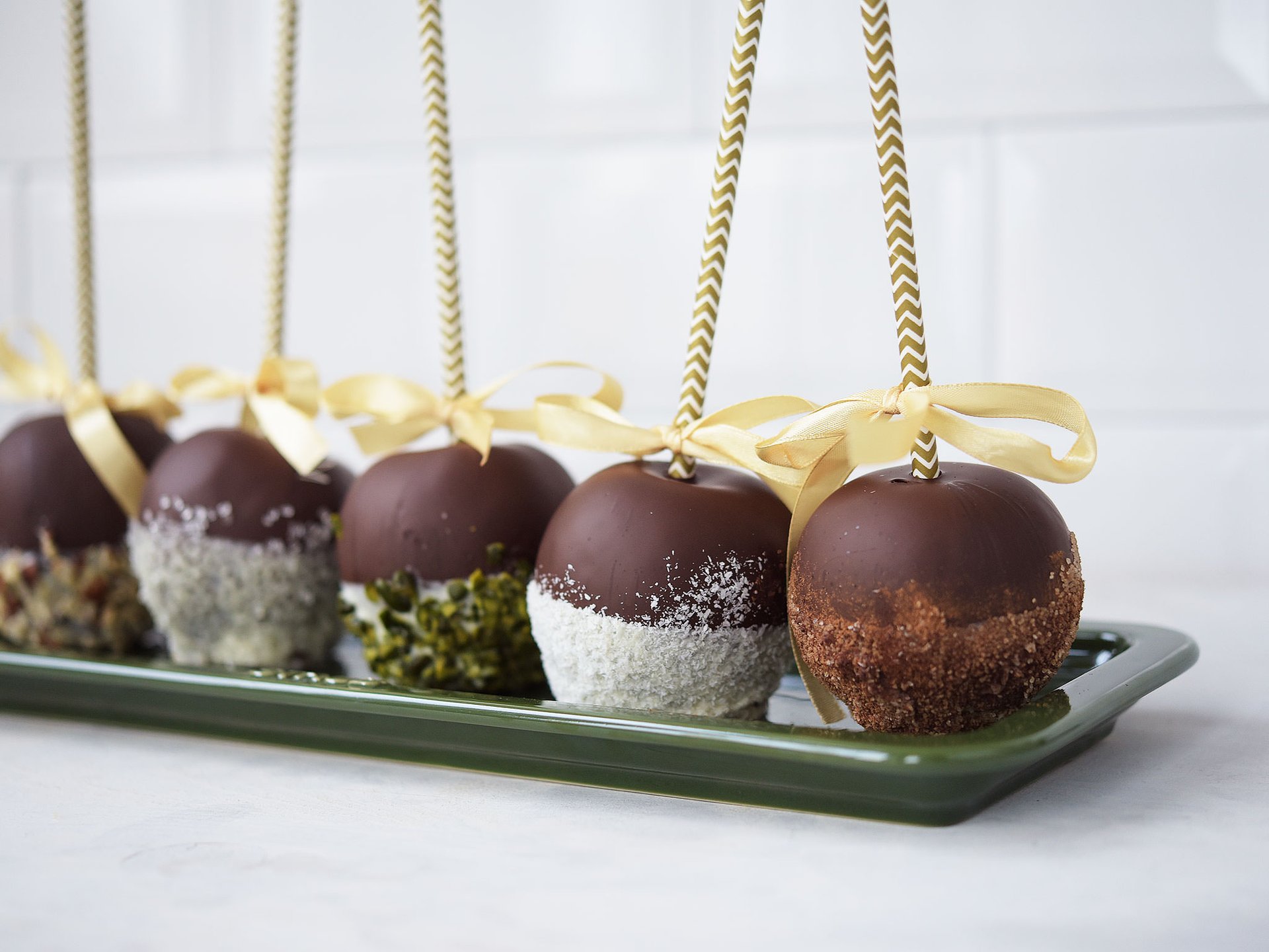 DIY chocolate apples | Recipe | Kitchen Stories