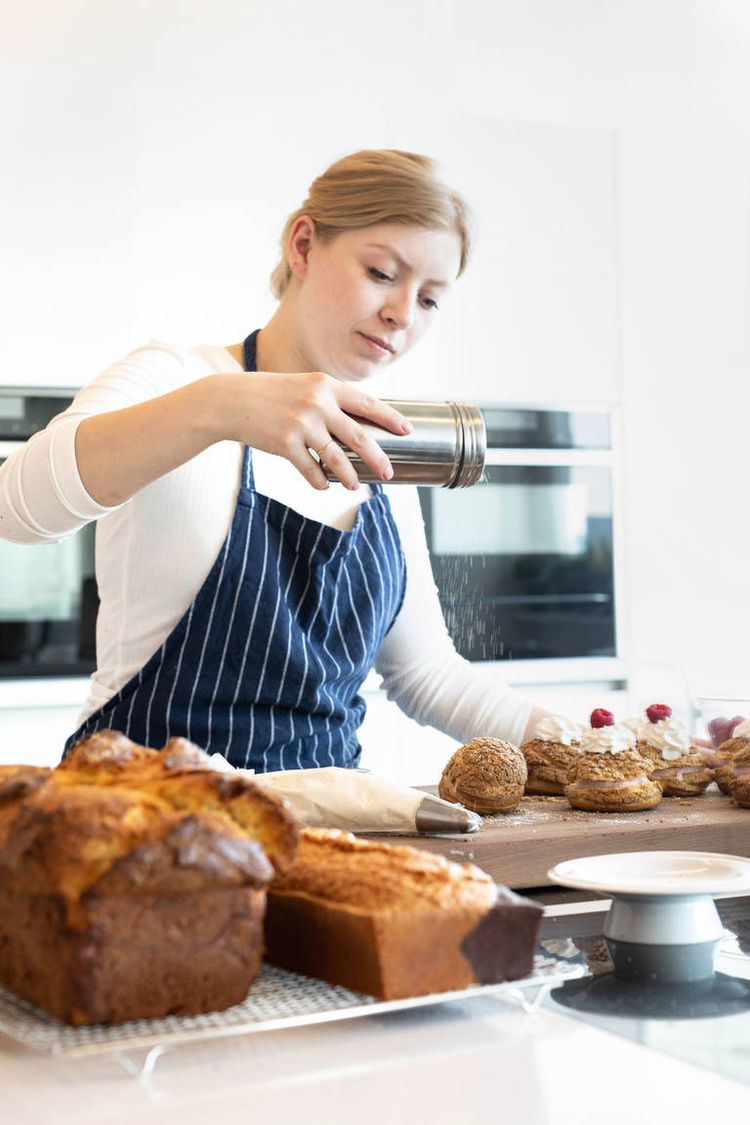 Ask a Pastry Chef Week 3: How to Decorate a Cake Like a Pro | Stories ...