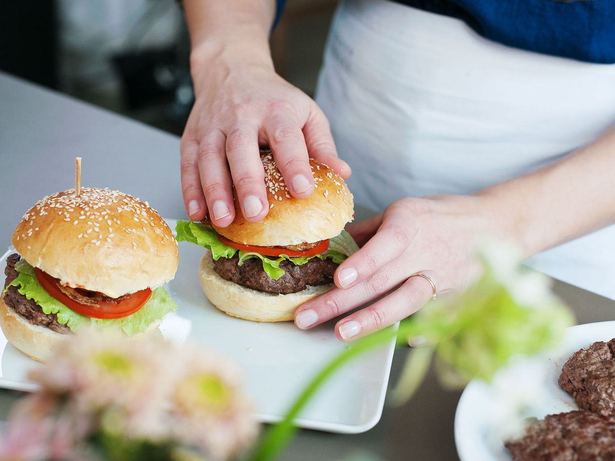 Classic hamburger | Recipe | Kitchen Stories