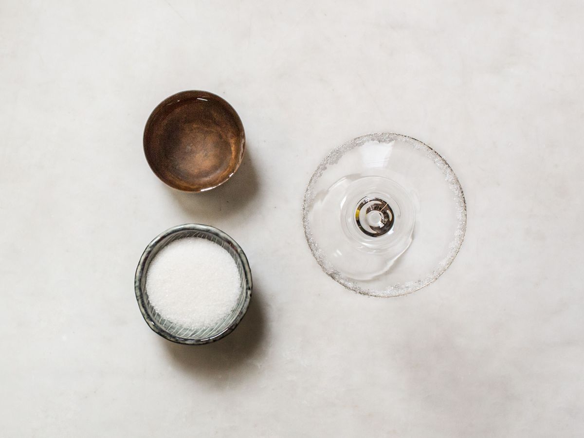 How to sugar rim a cocktail glass | Recipe | Kitchen Stories
