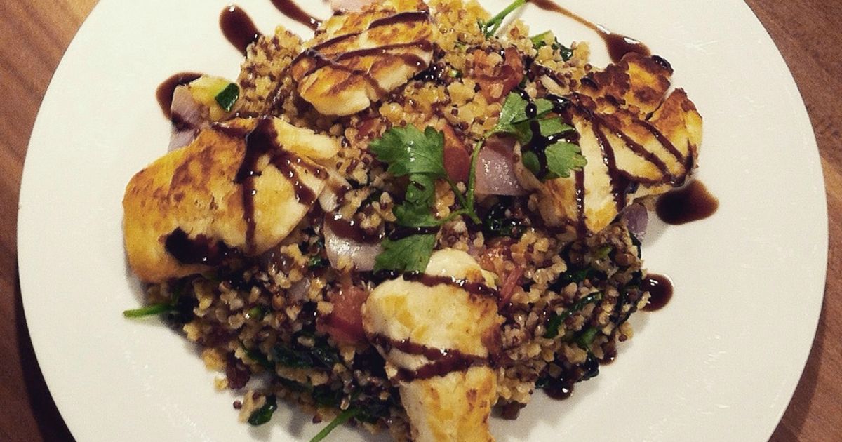 Bulgur stir-fry with vegetables and halloumi | Recipe | Kitchen Stories