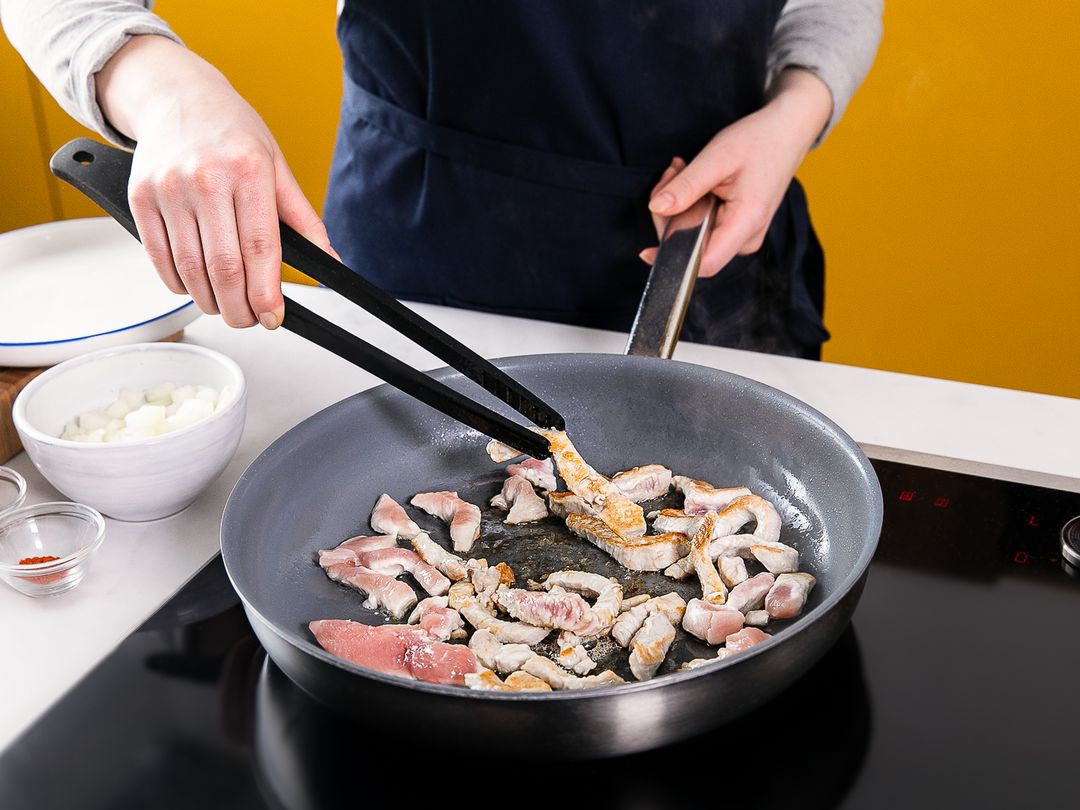 Creamy turkey and bell pepper over rice | Recipe | Kitchen Stories