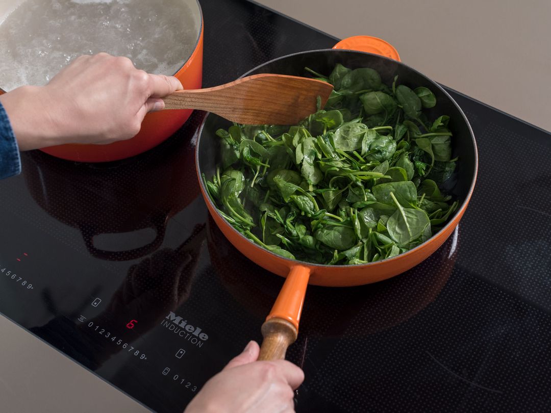 Spelt pasta with goat cheese and spinach | Recipe | Kitchen Stories