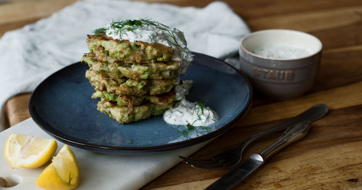 Romanesco pancakes with herb dip | Recipe | Kitchen Stories