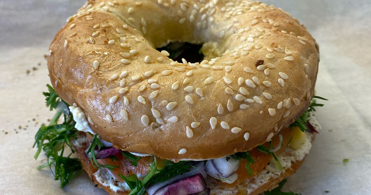 Bagel with smoked salmon | Recipe | Kitchen Stories