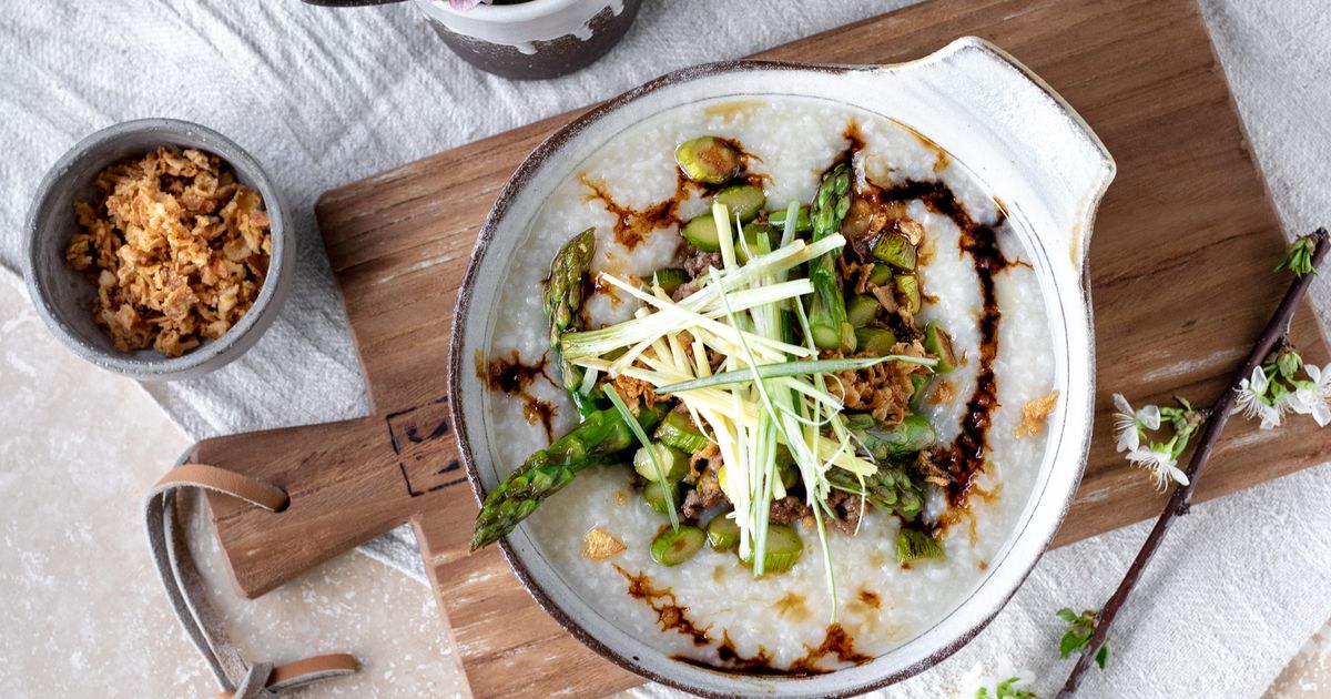 Congee with ground pork and asparagus | Recipe | Kitchen Stories
