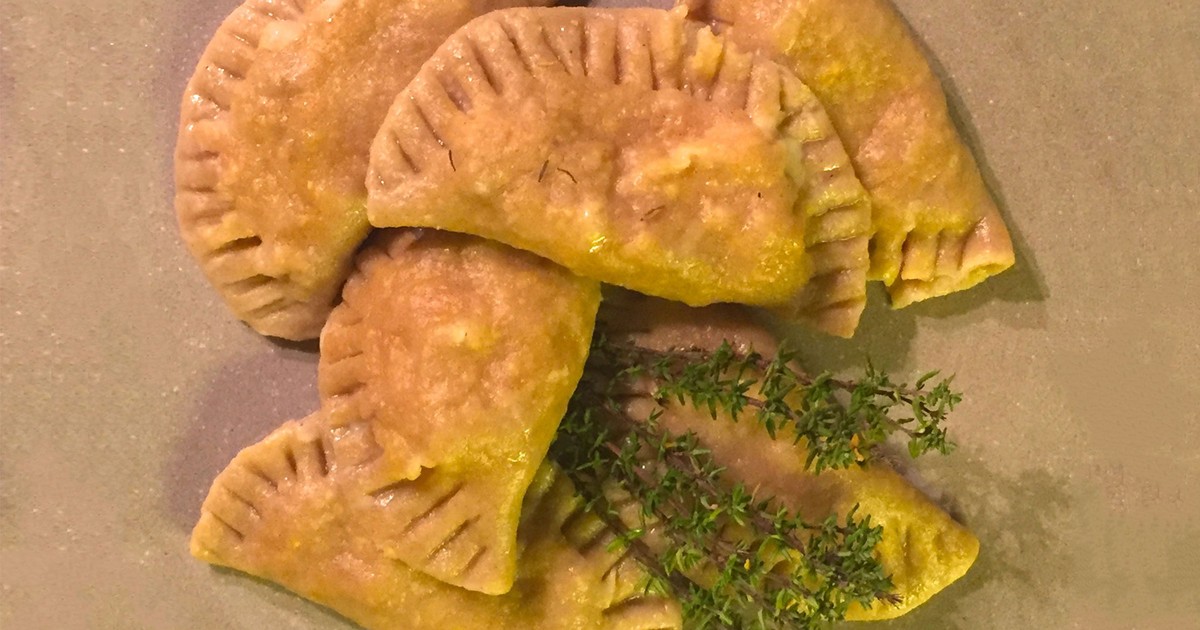 Mezzelune with Gorgonzola, pear, and bacon | Recipe | Kitchen Stories