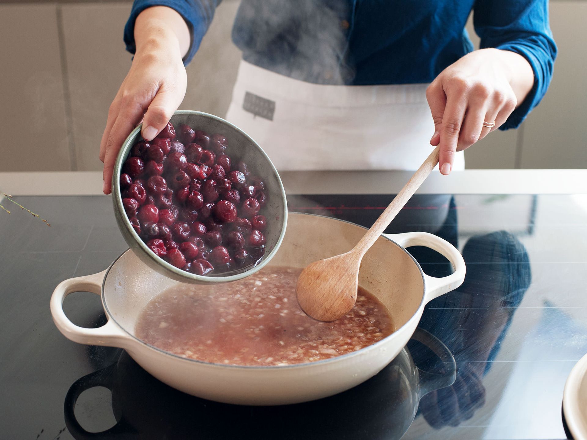 Seared duck breast with cherry-Port wine sauce | Recipe | Kitchen Stories