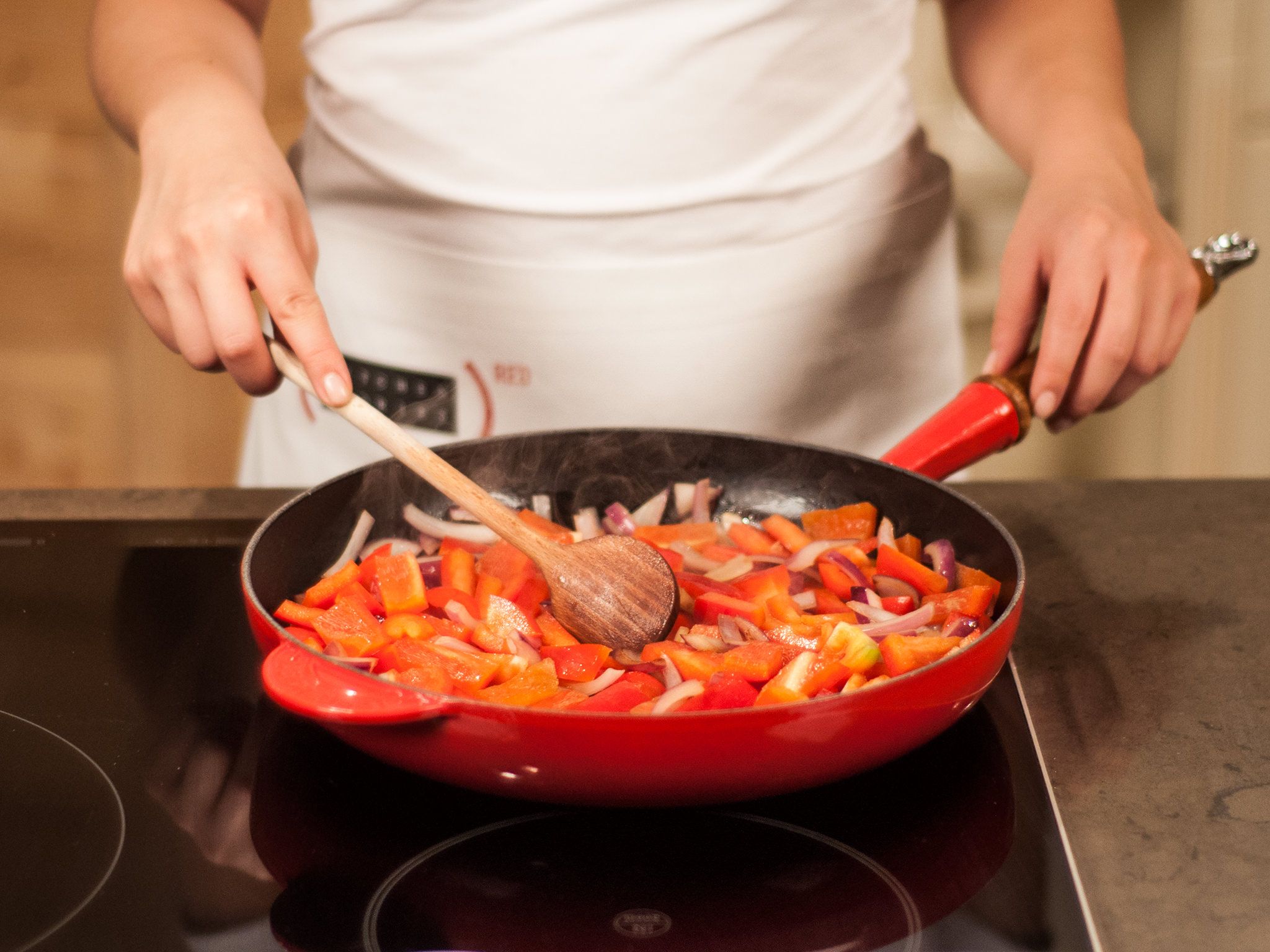 Asian-style red pepper salad | Recipe | Kitchen Stories