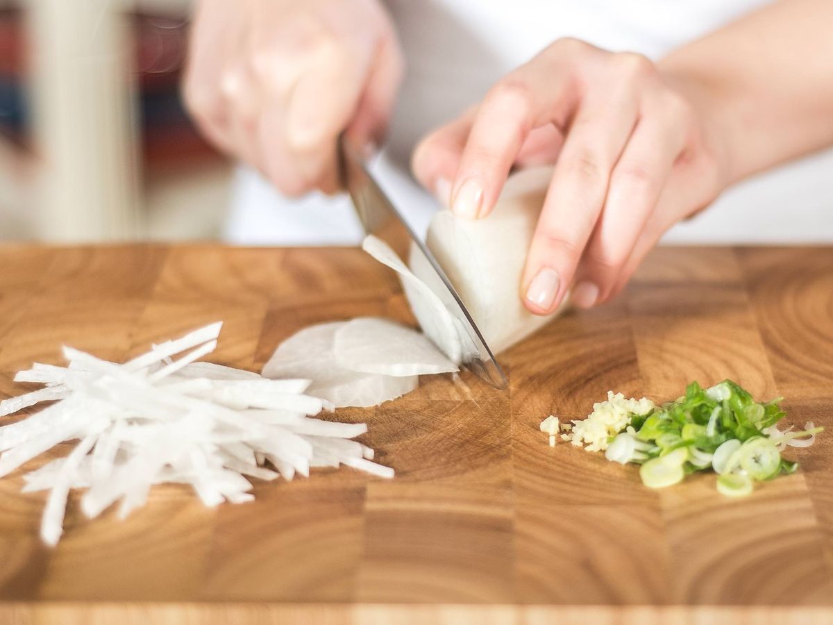 Daikon soup with meatballs | Recipe | Kitchen Stories