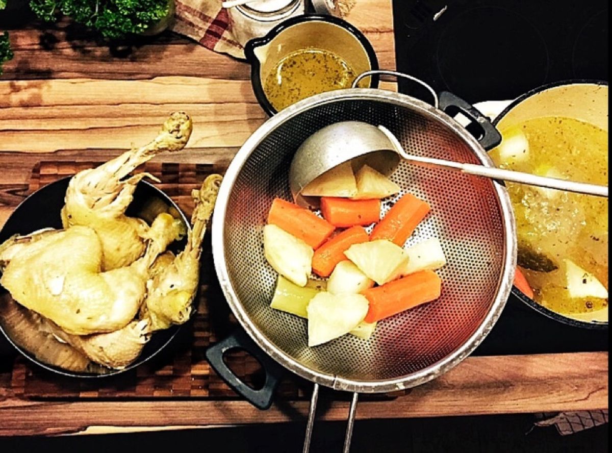 Chicken broth | Recipe | Kitchen Stories