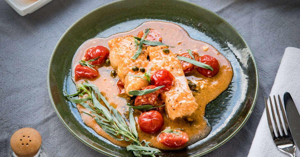 Poached cod in tomato sauce | Recipe | Kitchen Stories