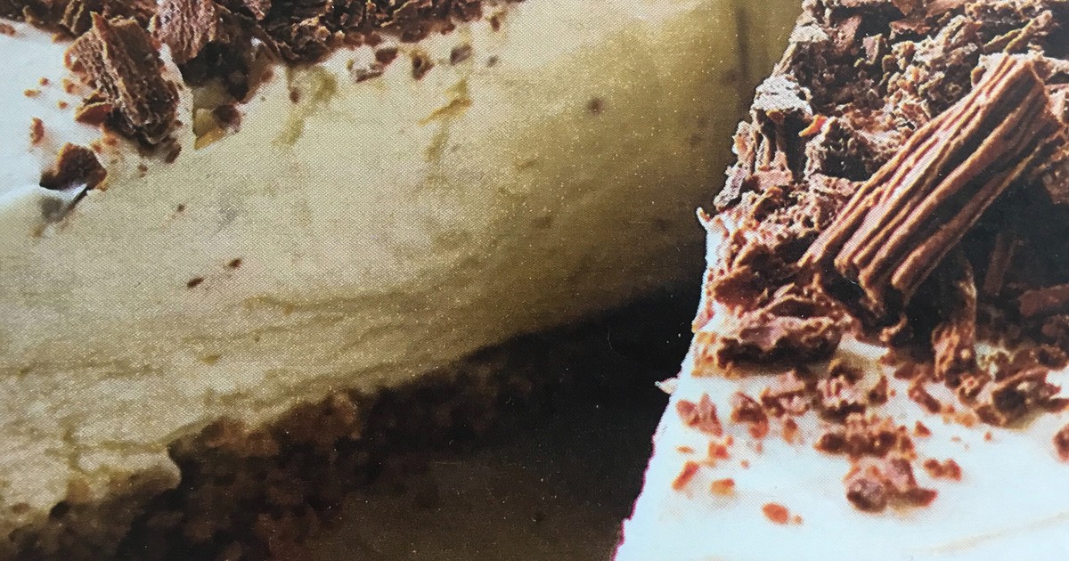 Cream Cheesecake with Chocolate Flakes | Recipe | Kitchen Stories