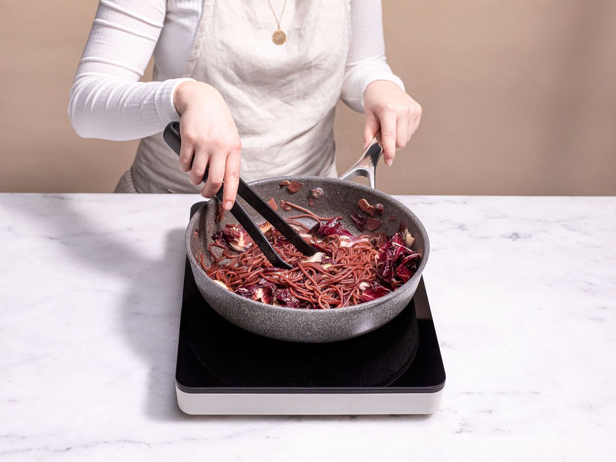 Red wine spaghetti | Recipe | Kitchen Stories