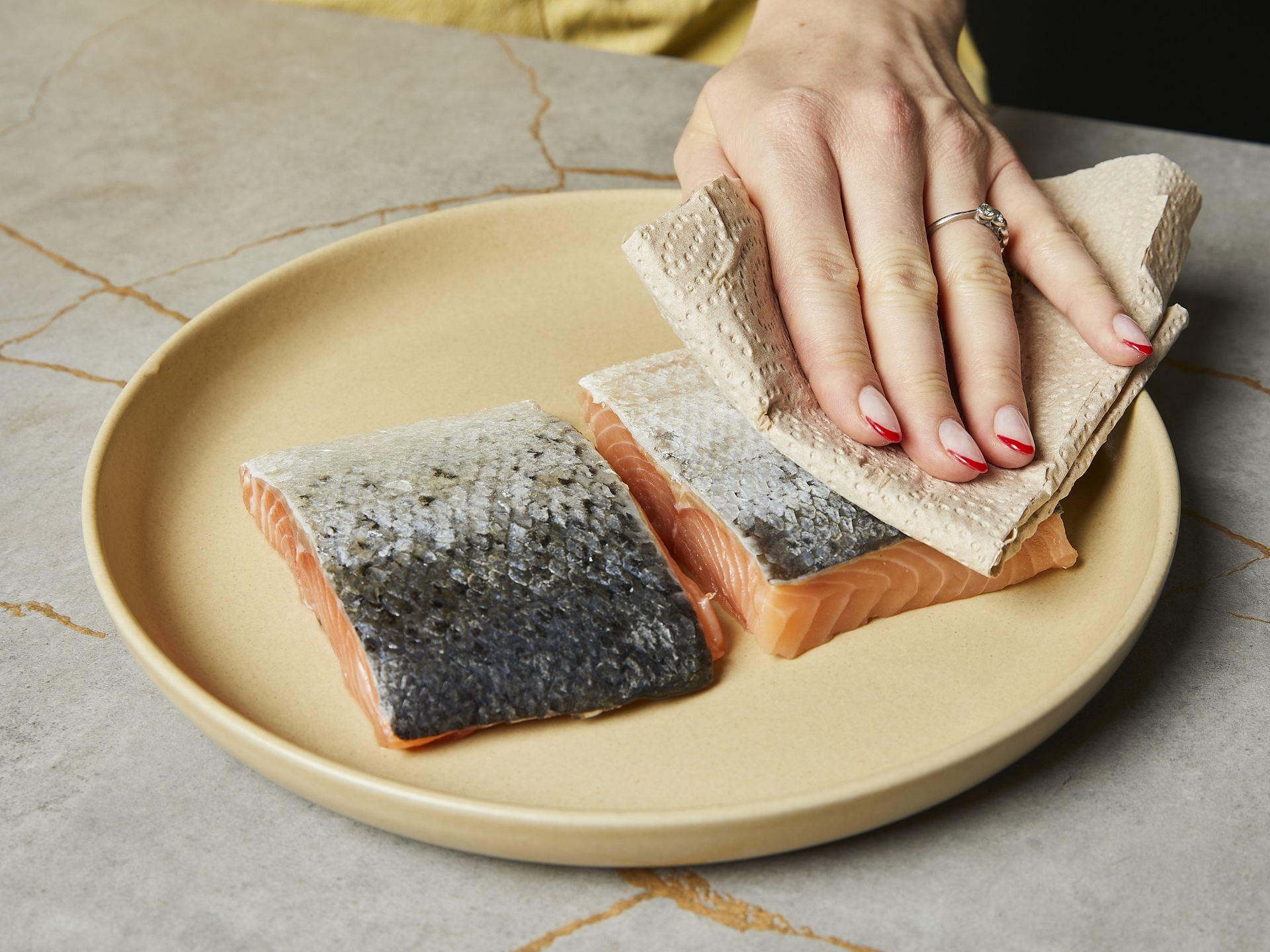 Crispy salmon rice bowl | Recipe | Kitchen Stories