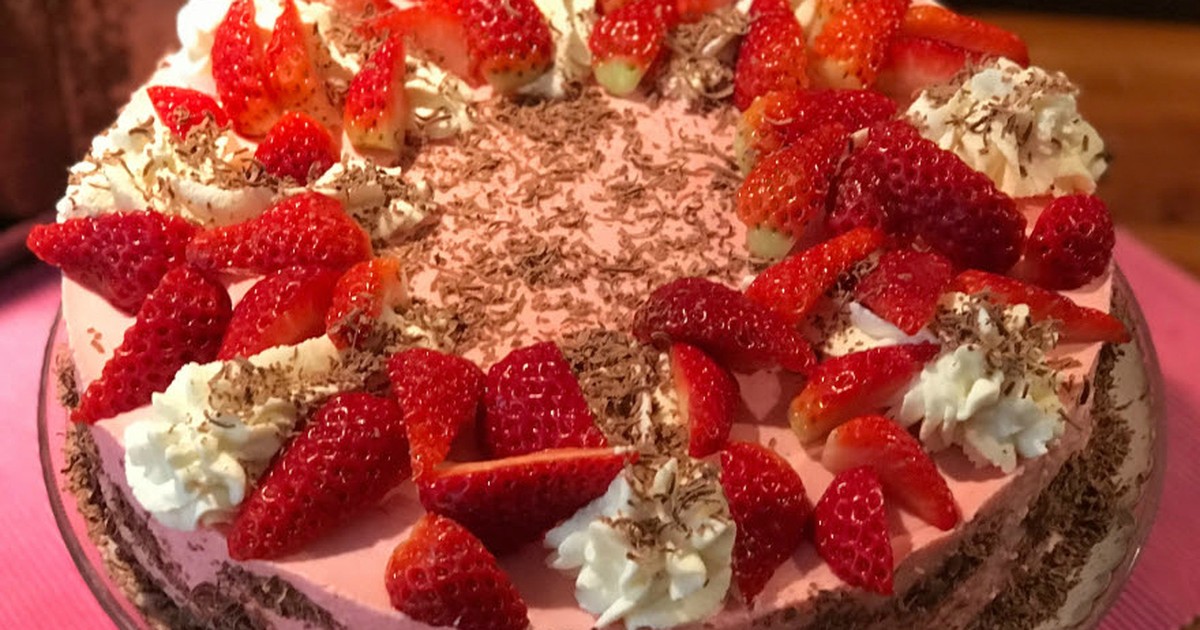 Chocolate-strawberry-quark cake | Recipe | Kitchen Stories