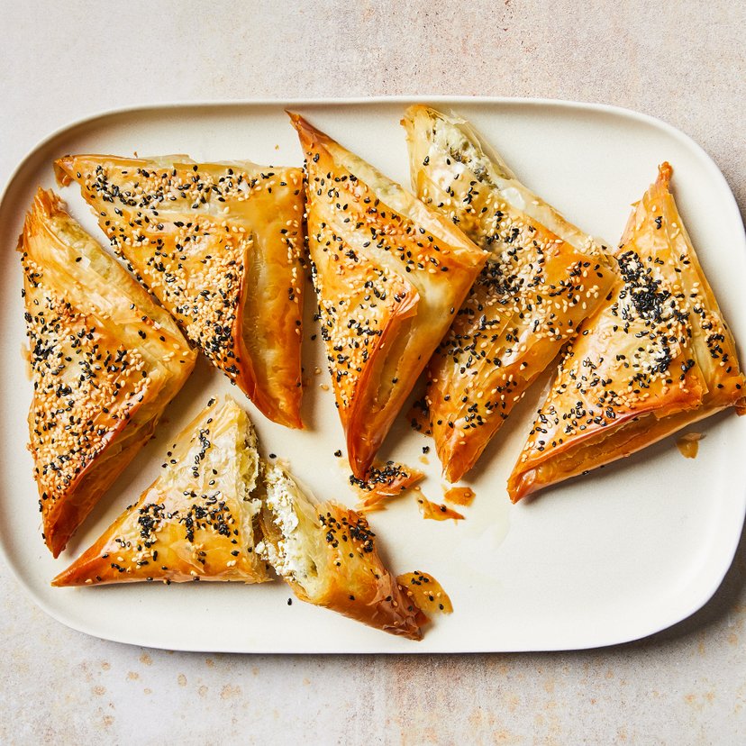 Fatayer Jibneh (mit Käse gefüllte Yufka-Blätter) | Rezept | Kitchen Stories