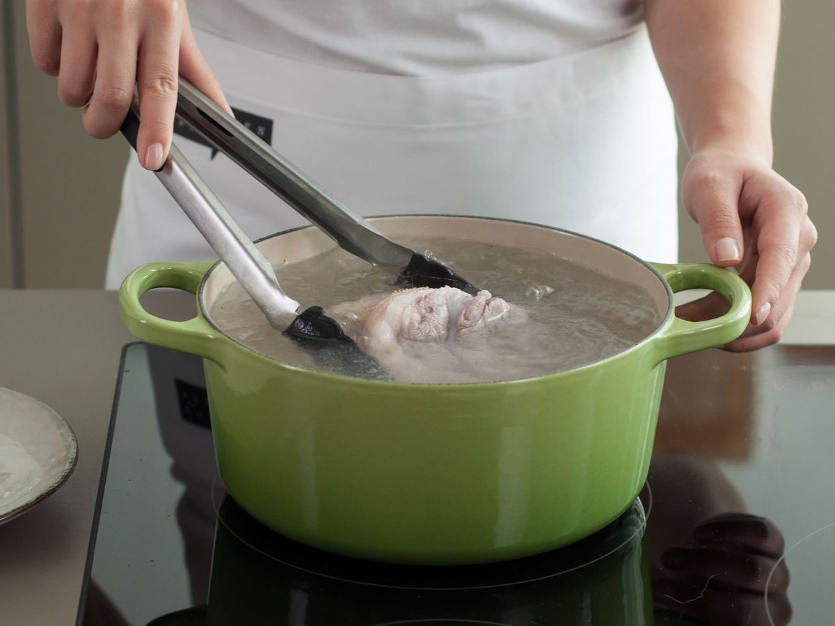 Braised ham hock | Recipe | Kitchen Stories