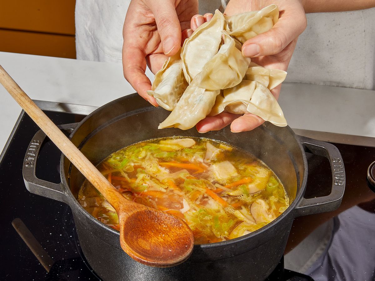 Quick brothy dumpling soup | Recipe | Kitchen Stories