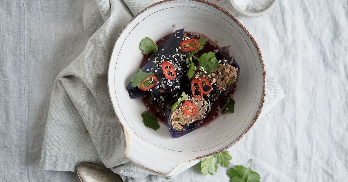 Mushroom-stuffed red cabbage rolls | Recipe | Kitchen Stories