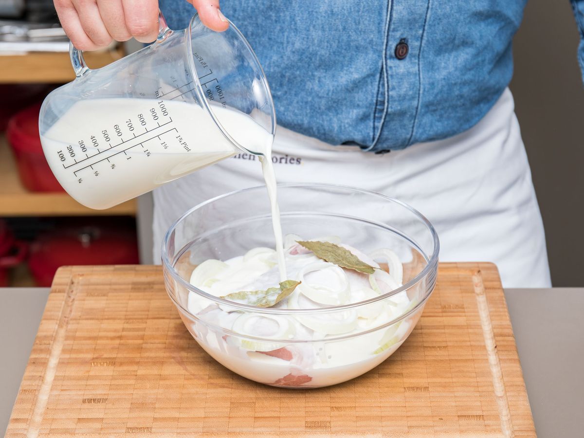 Milk-braised pork (Maiale al latte) | Recipe | Kitchen Stories