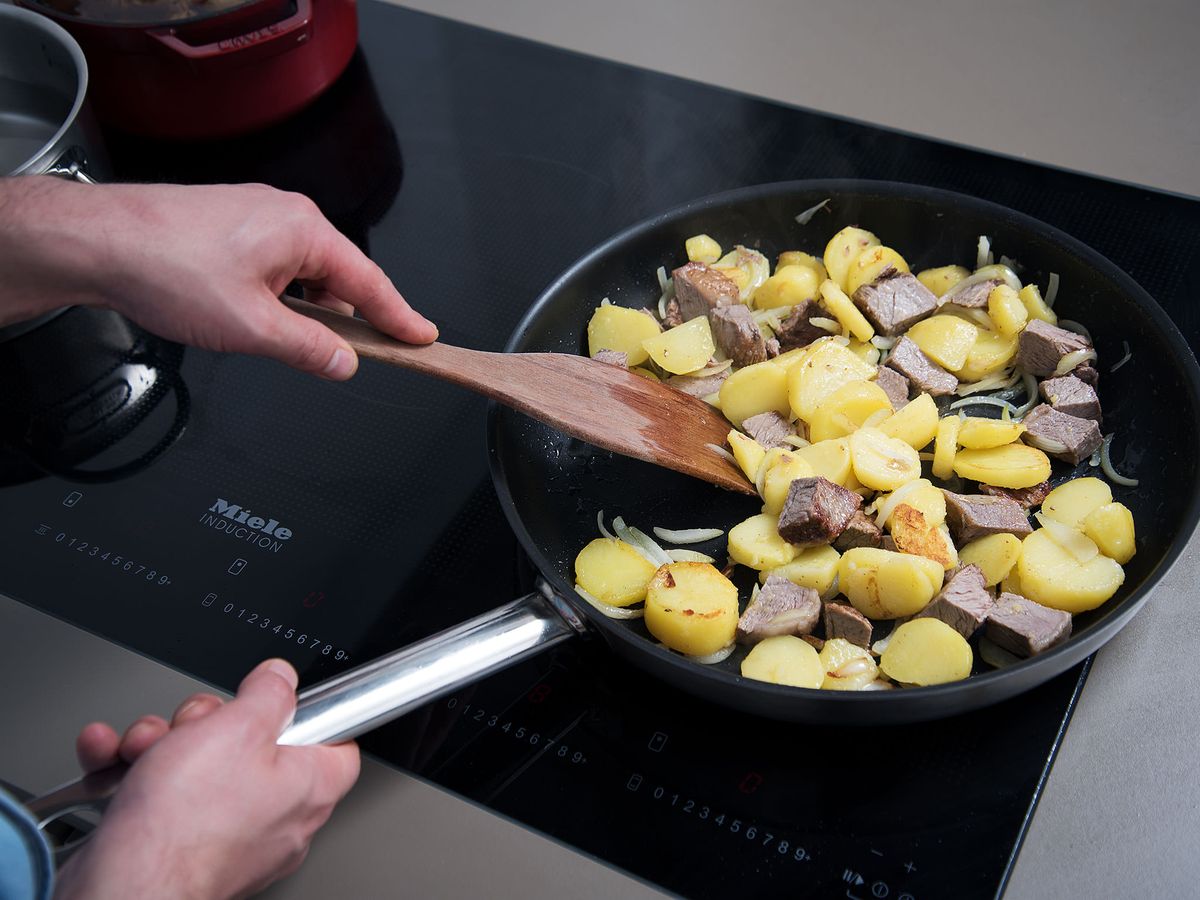 Tyrolean beef and potato hash | Recipe | Kitchen Stories