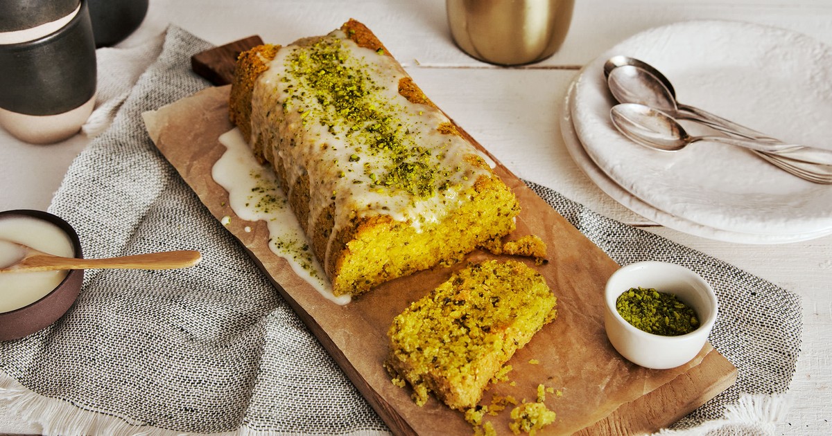 Orange, pistachio, and polenta loaf cake | Recipe | Kitchen Stories