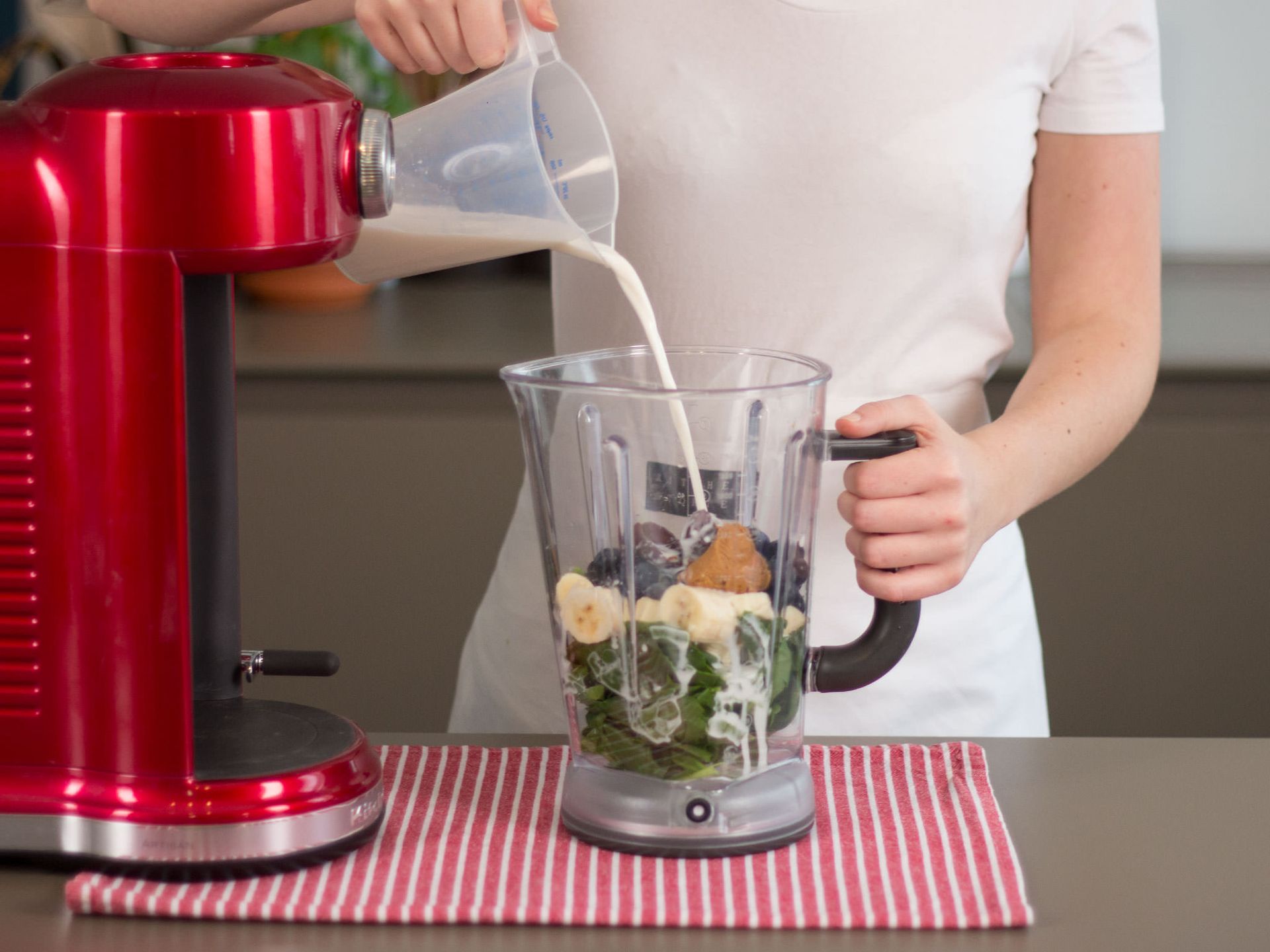 Blueberry spinach smoothie | Recipe | Kitchen Stories