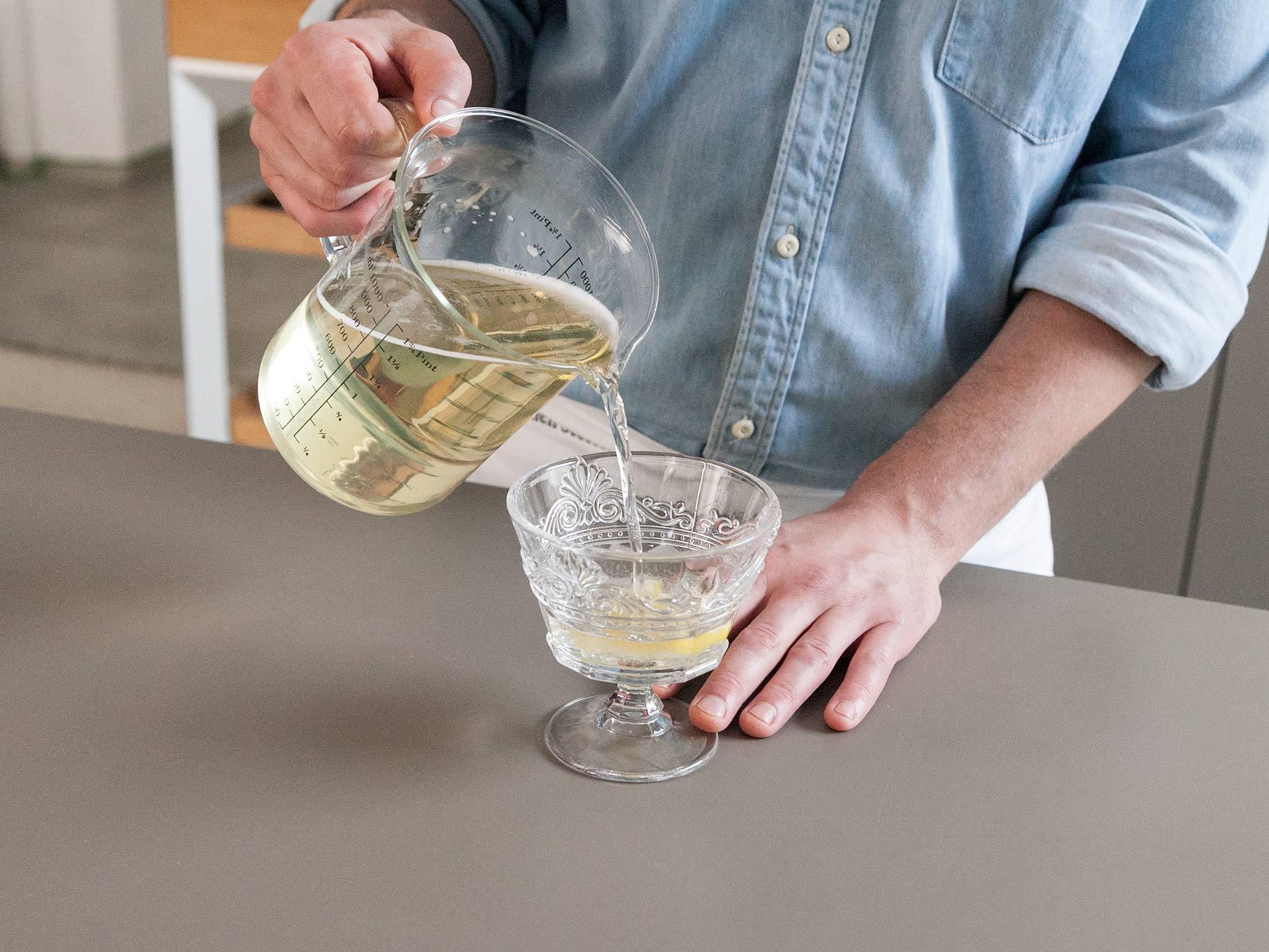 Elderflower-Champagne jello cocktail | Recipe | Kitchen Stories