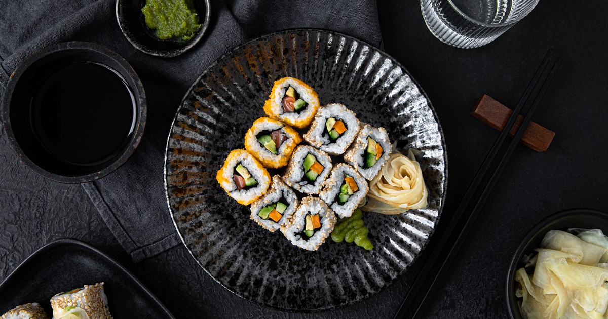 Uramaki sushi (Inside out rolls) | Recipe | Kitchen Stories