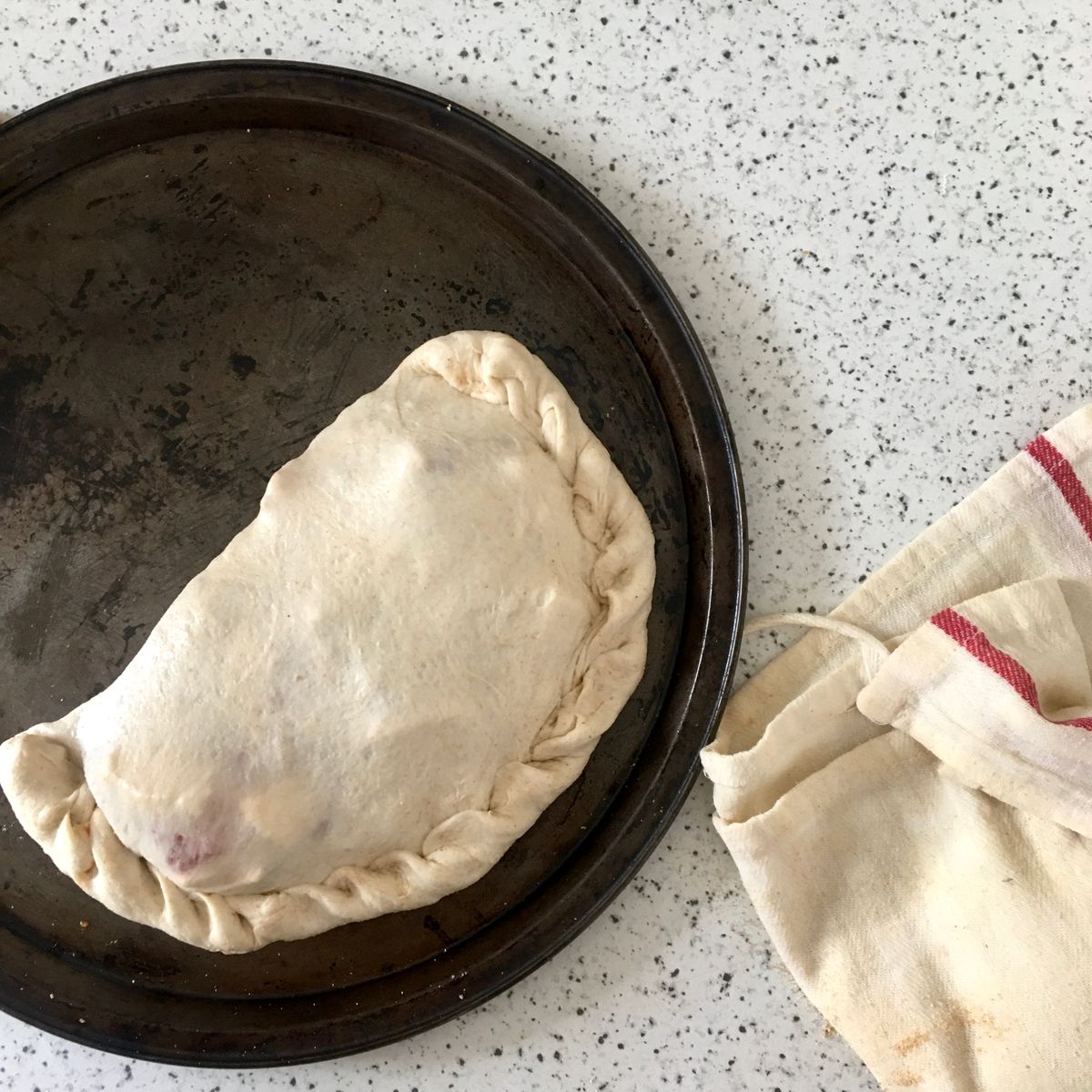 Spinach-Zucchini Calzone with Hot Tomato Sauce | Recipe | Kitchen Stories
