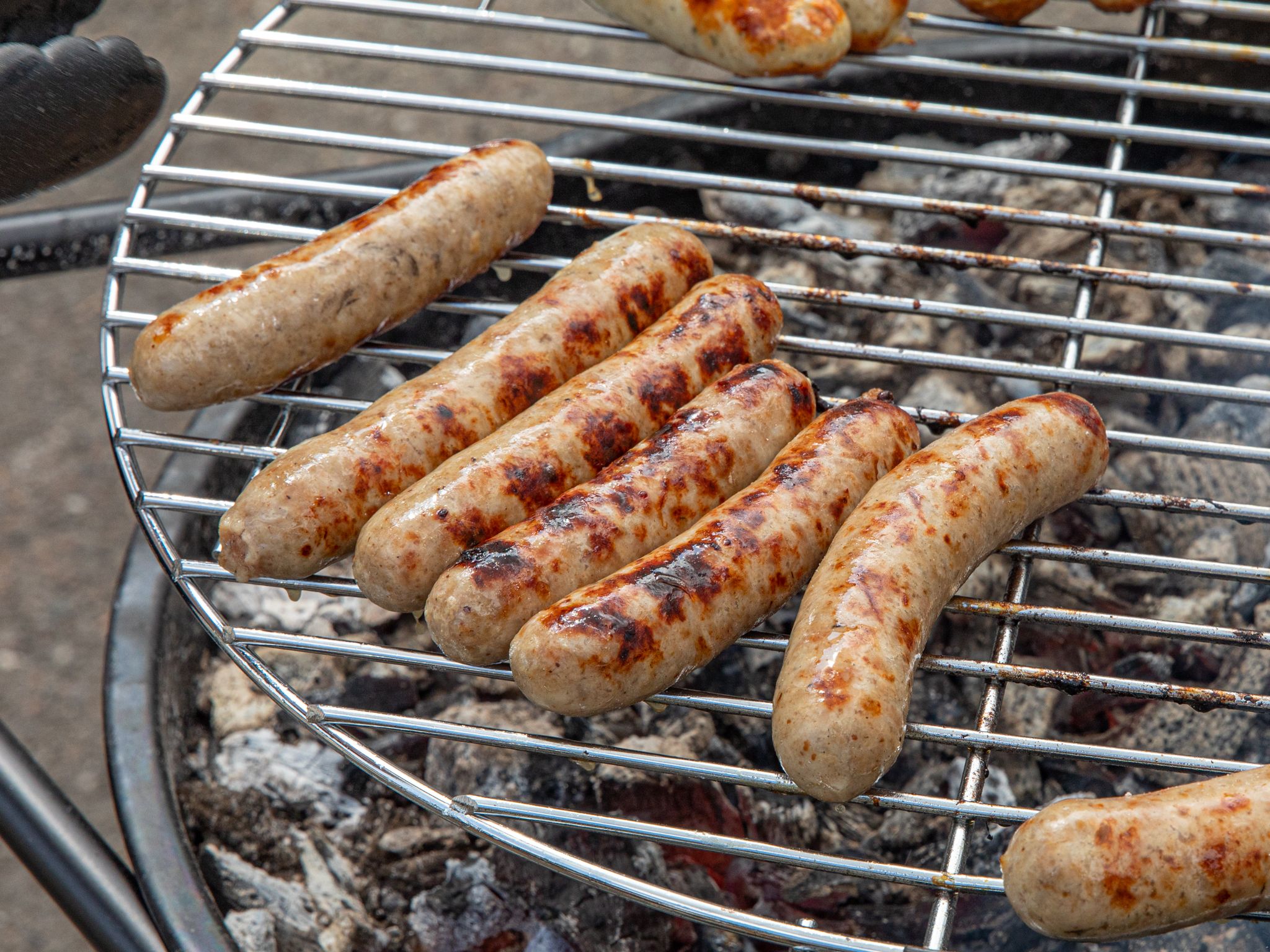 Bratwurst selber machen: Das Wurst-1x1 mit Christian | Rezept | Kitchen ...