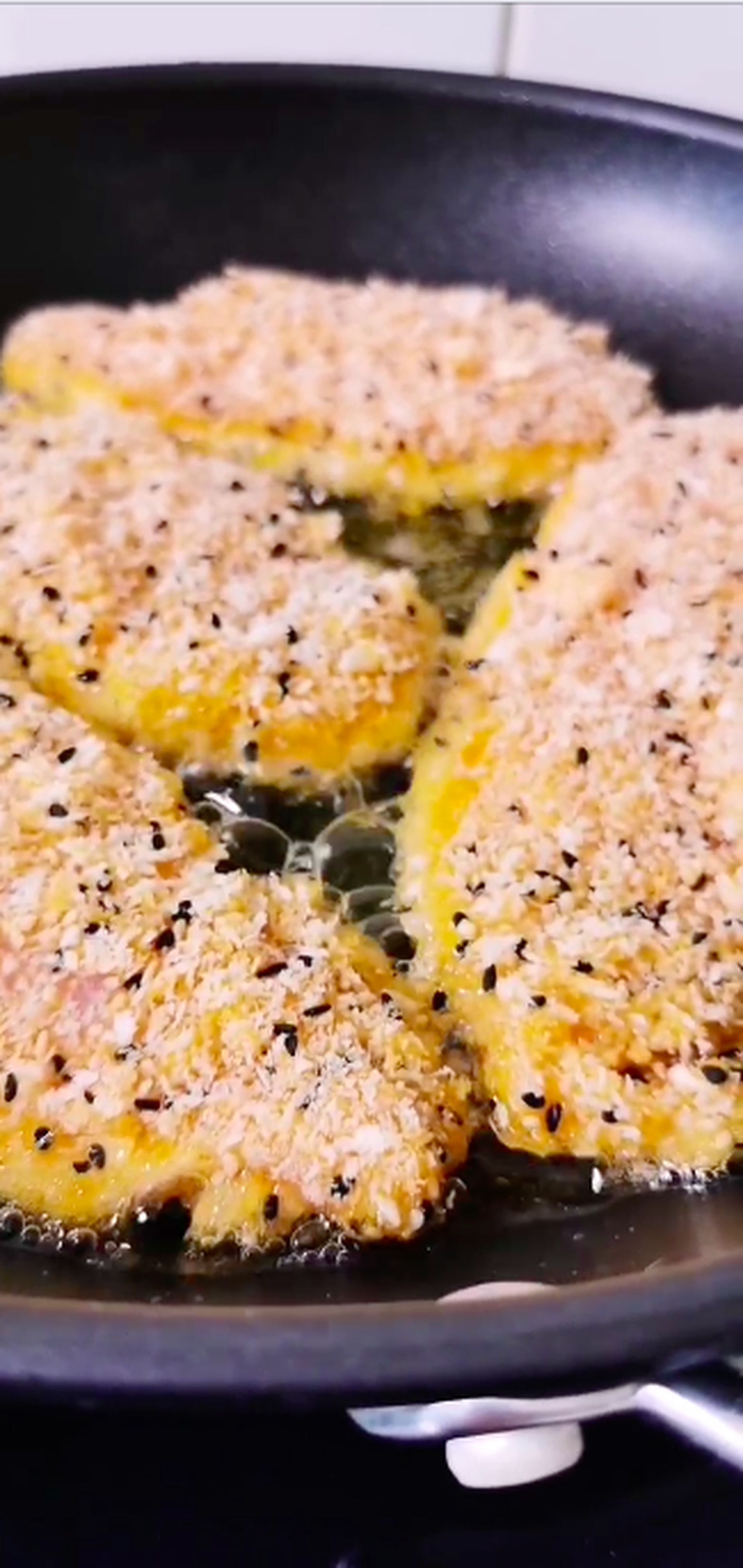 Seeded chicken schnitzel with green beans | Recipe | Kitchen Stories