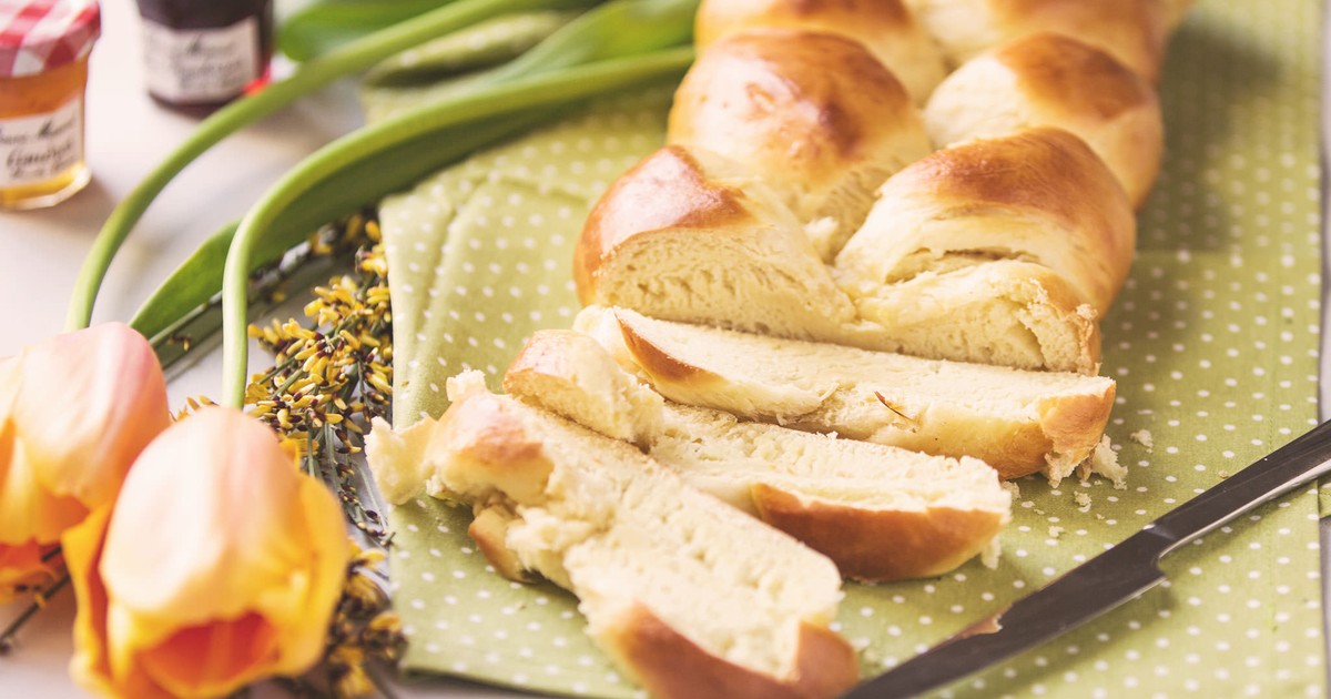 Braided Easter bread | Recipe | Kitchen Stories