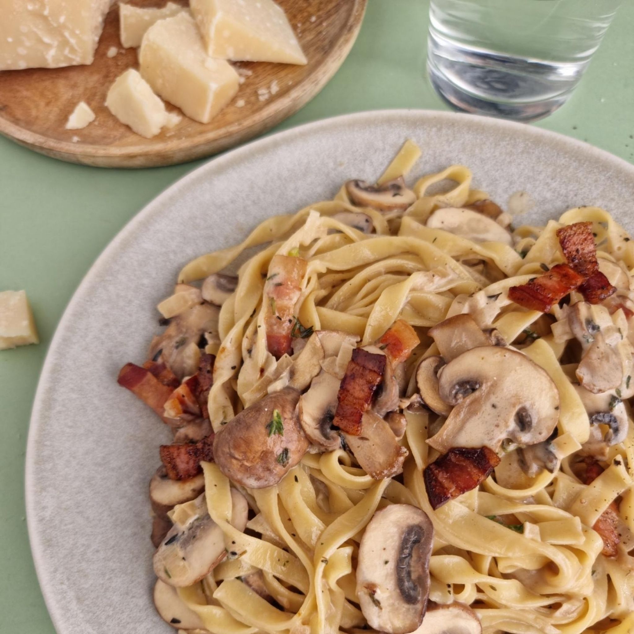 Pasta Mit Frischen Champignons Und Speck