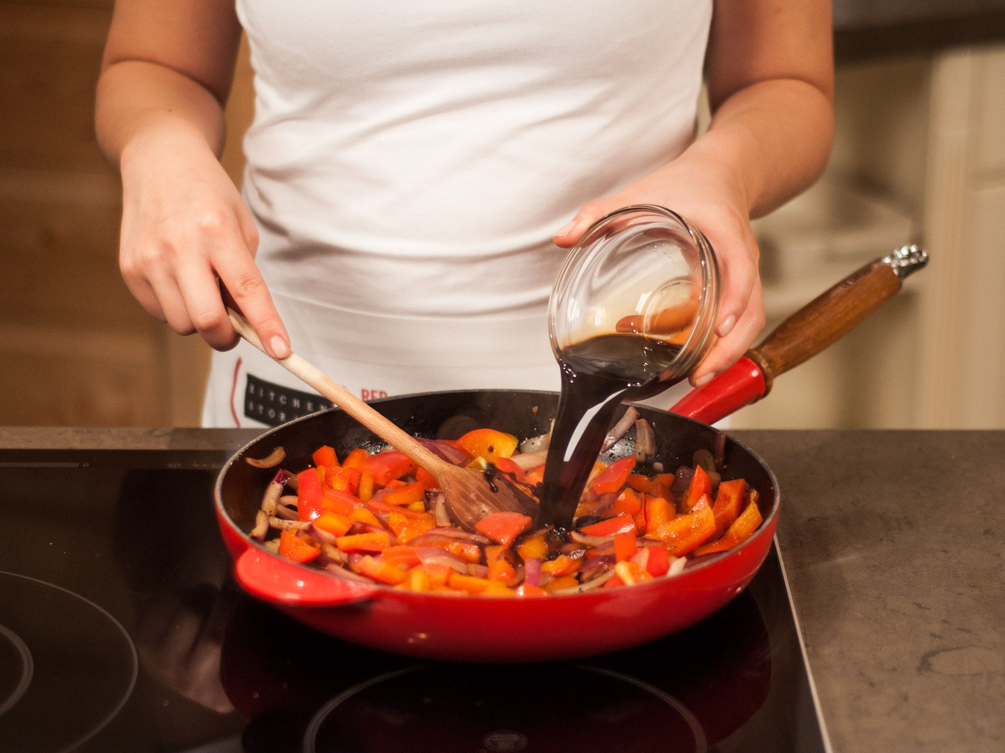 Asian-style red pepper salad | Recipe | Kitchen Stories