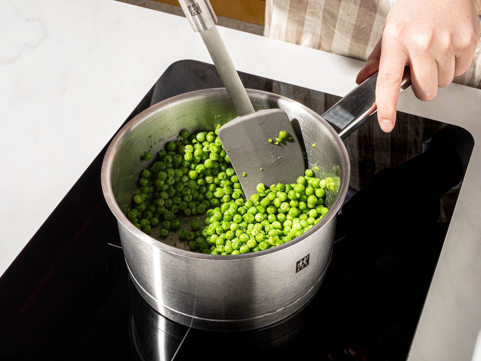 Smashed green pea and feta toasts | Recipe | Kitchen Stories