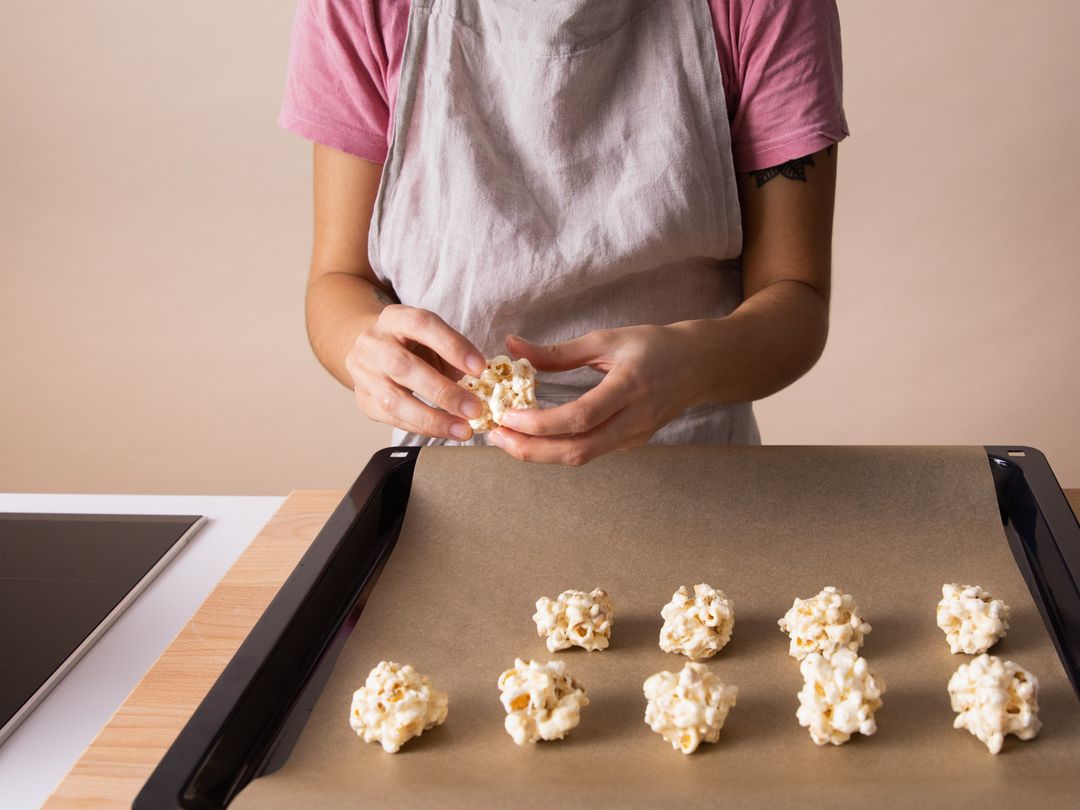 3-ingredient vanilla popcorn balls | Recipe | Kitchen Stories