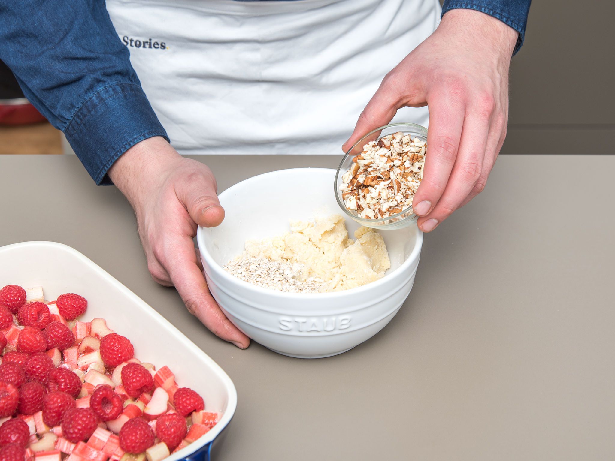 Rhubarb raspberry crumble | Recipe | Kitchen Stories