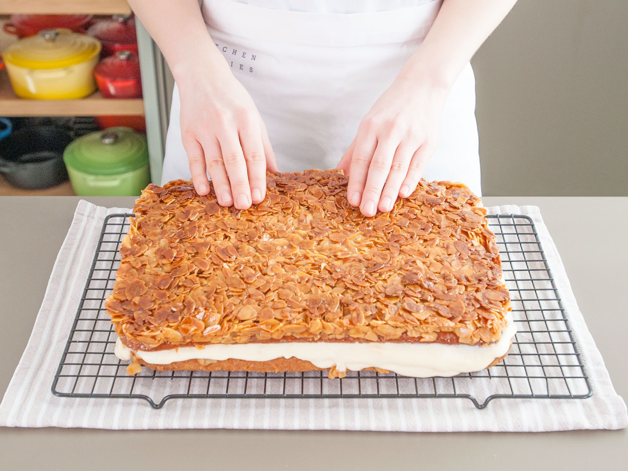 Bee sting cake | Recipe | Kitchen Stories
